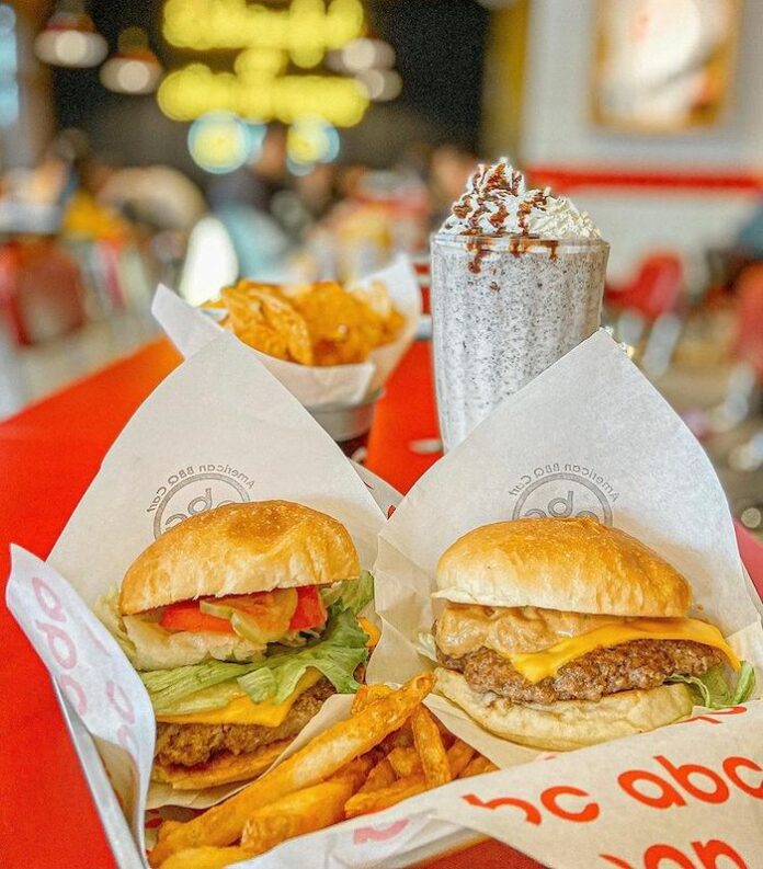 台南美式餐廳推薦｜爆漿手打漢堡排、Chill餐酒館9選 - GOMAJI夠麻吉