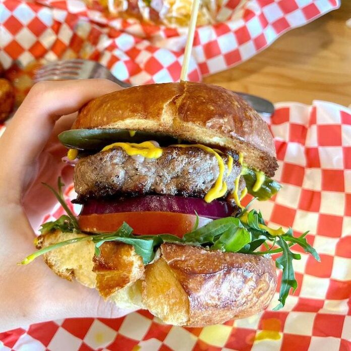 宜蘭漢堡推薦TOP7｜爆漿手打漢堡排療癒罪惡指數爆表 - GOMAJI夠麻吉