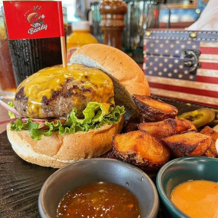 台南美式餐廳推薦｜爆漿手打漢堡排、Chill餐酒館9選 - GOMAJI夠麻吉